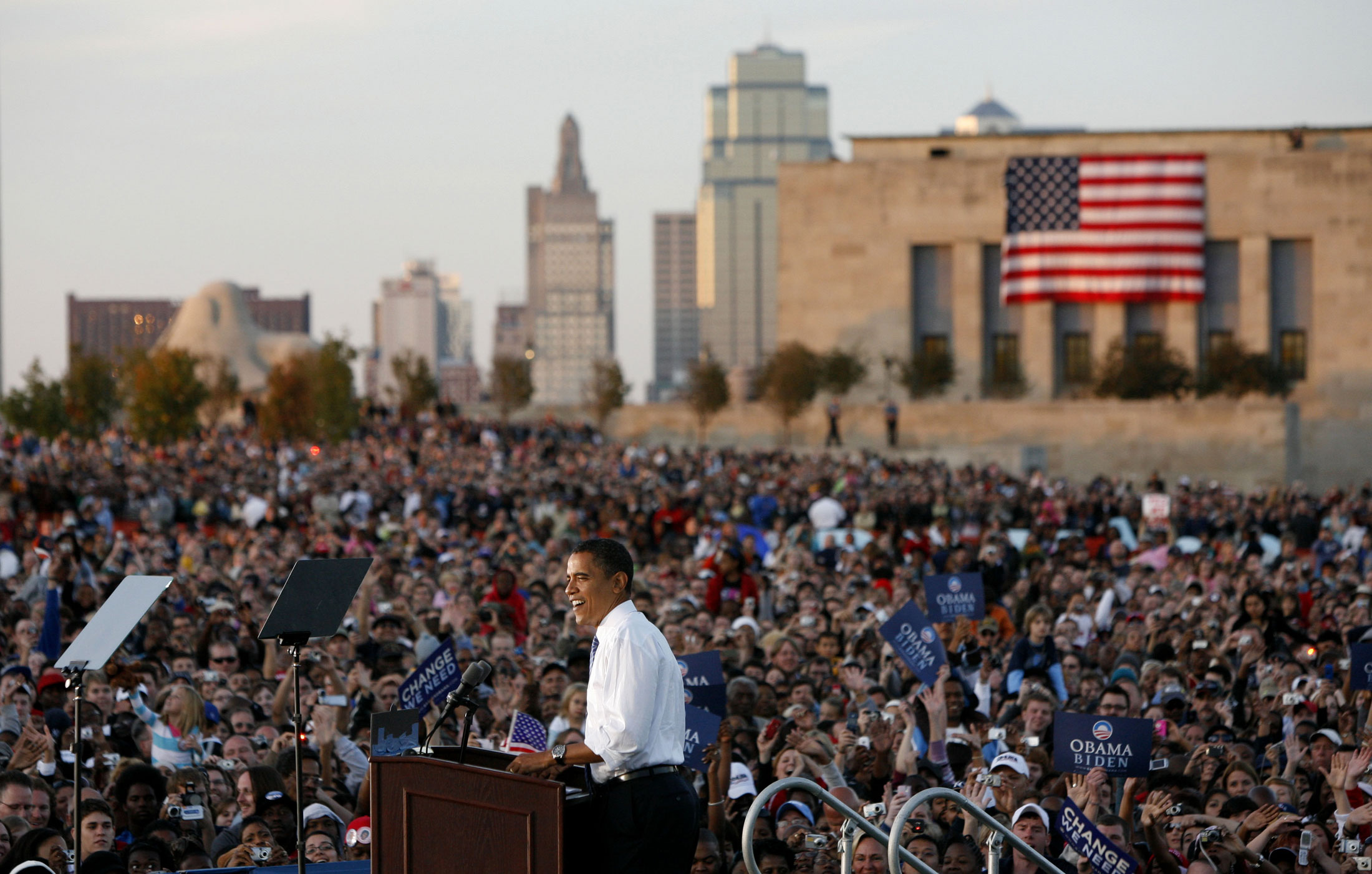 KC crowd welcomes Obama | News, Sports, Jobs - Lawrence Journal-World ...